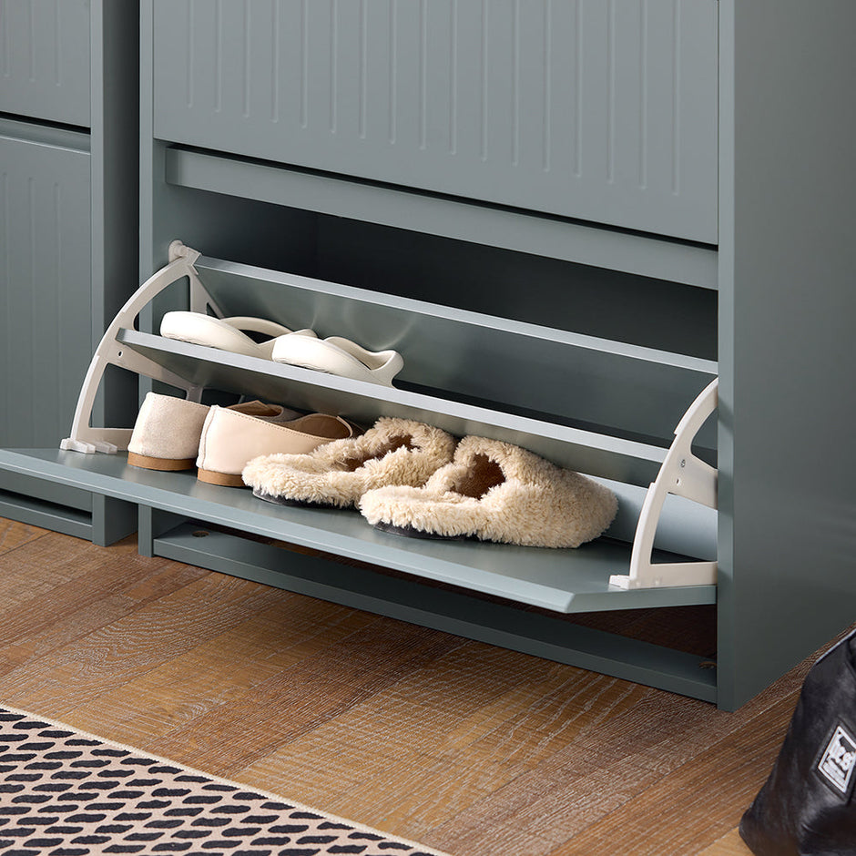 Skoskab: Slank og funktionelt opbevaring til dine sko i trendy grå ...